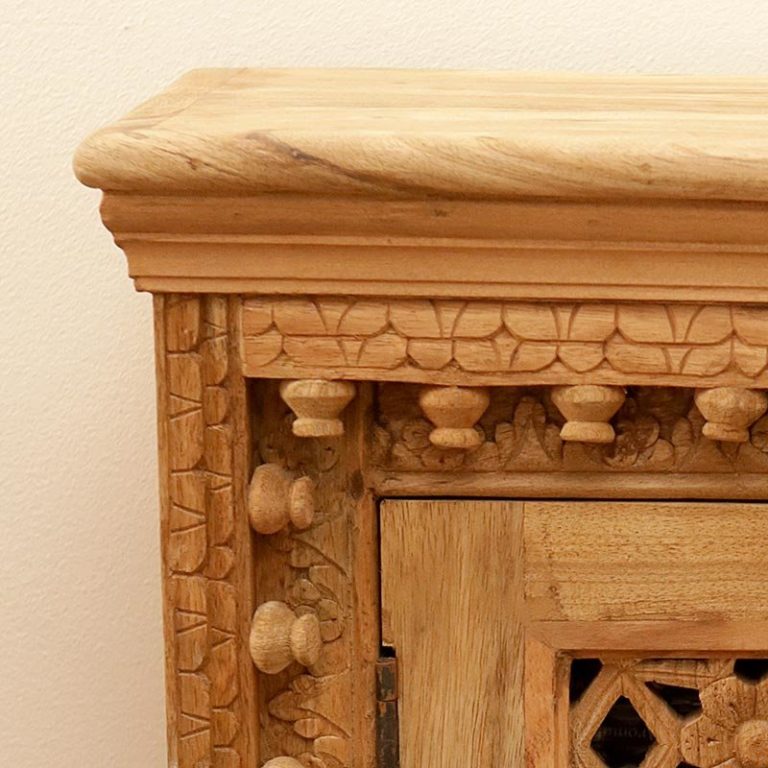 Oosterse nachtkastjes vindt je bij Sukria.